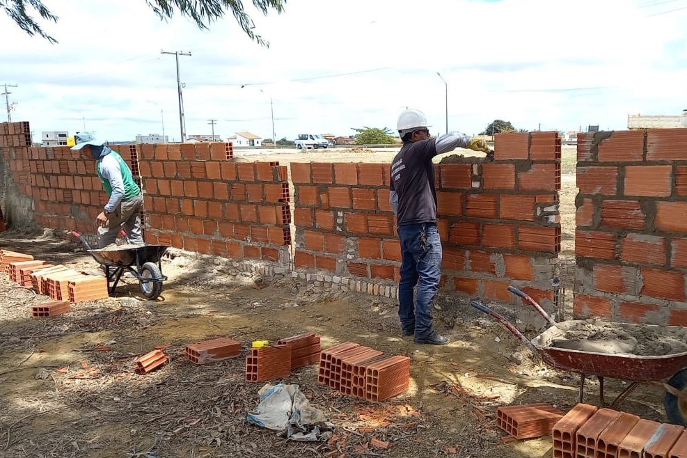 Secretaria de Serviços Públicos reconstrói muro do Cemitério do Kadija ...