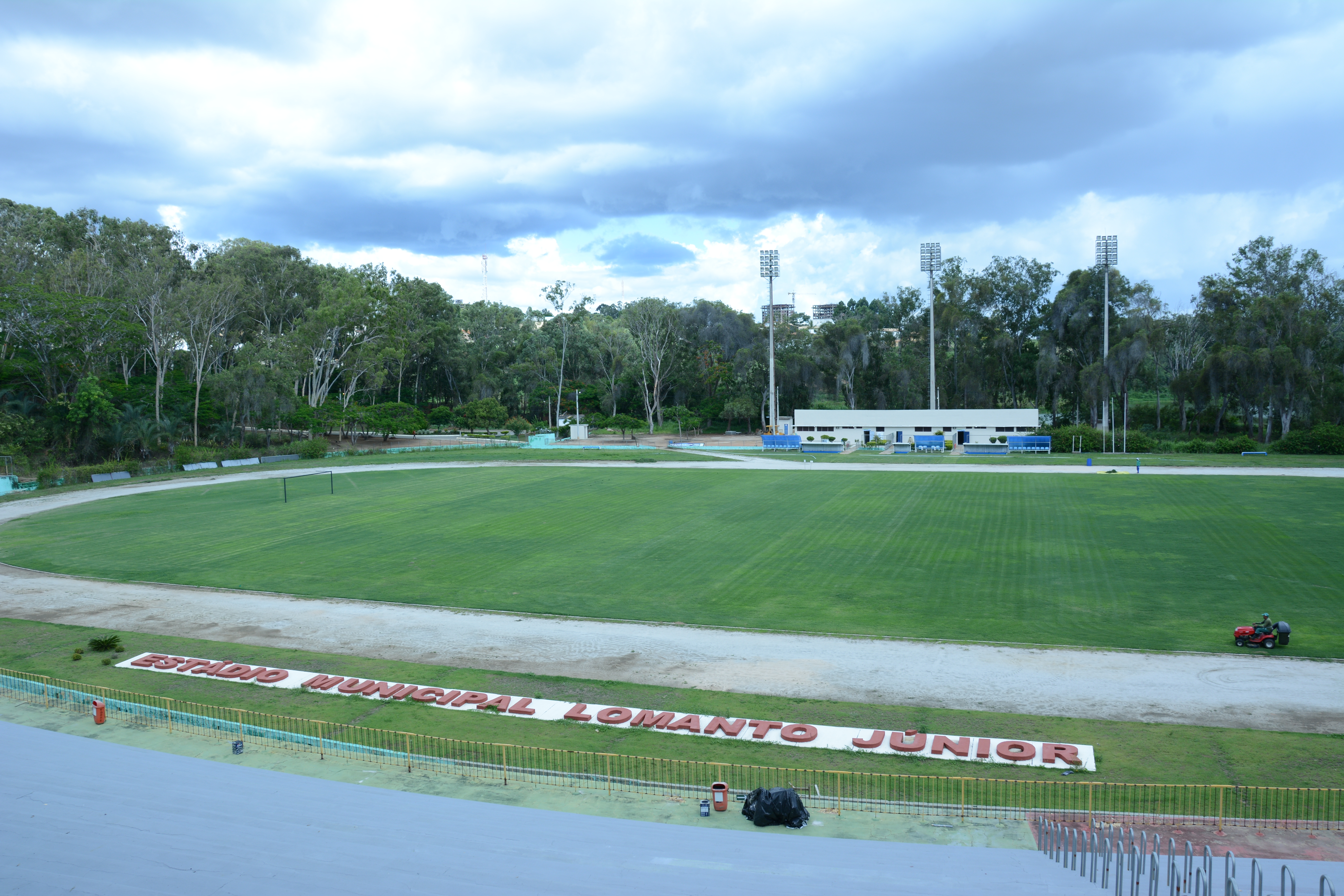 Aberto de segunda a domingo, Estádio Municipal Lomanto Júnior é ...