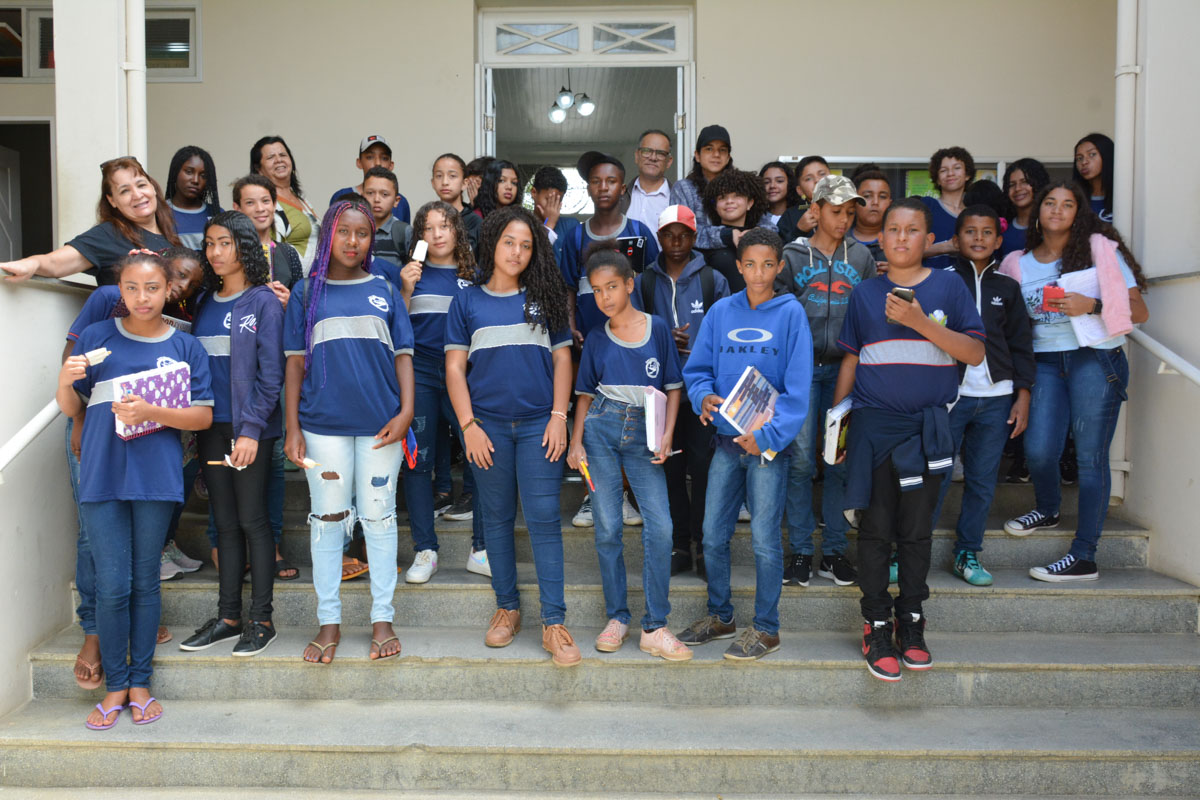 Alunos do Centro Educacional Moisés Meira visitam pontos turísticos e históricos de Vitória da ...